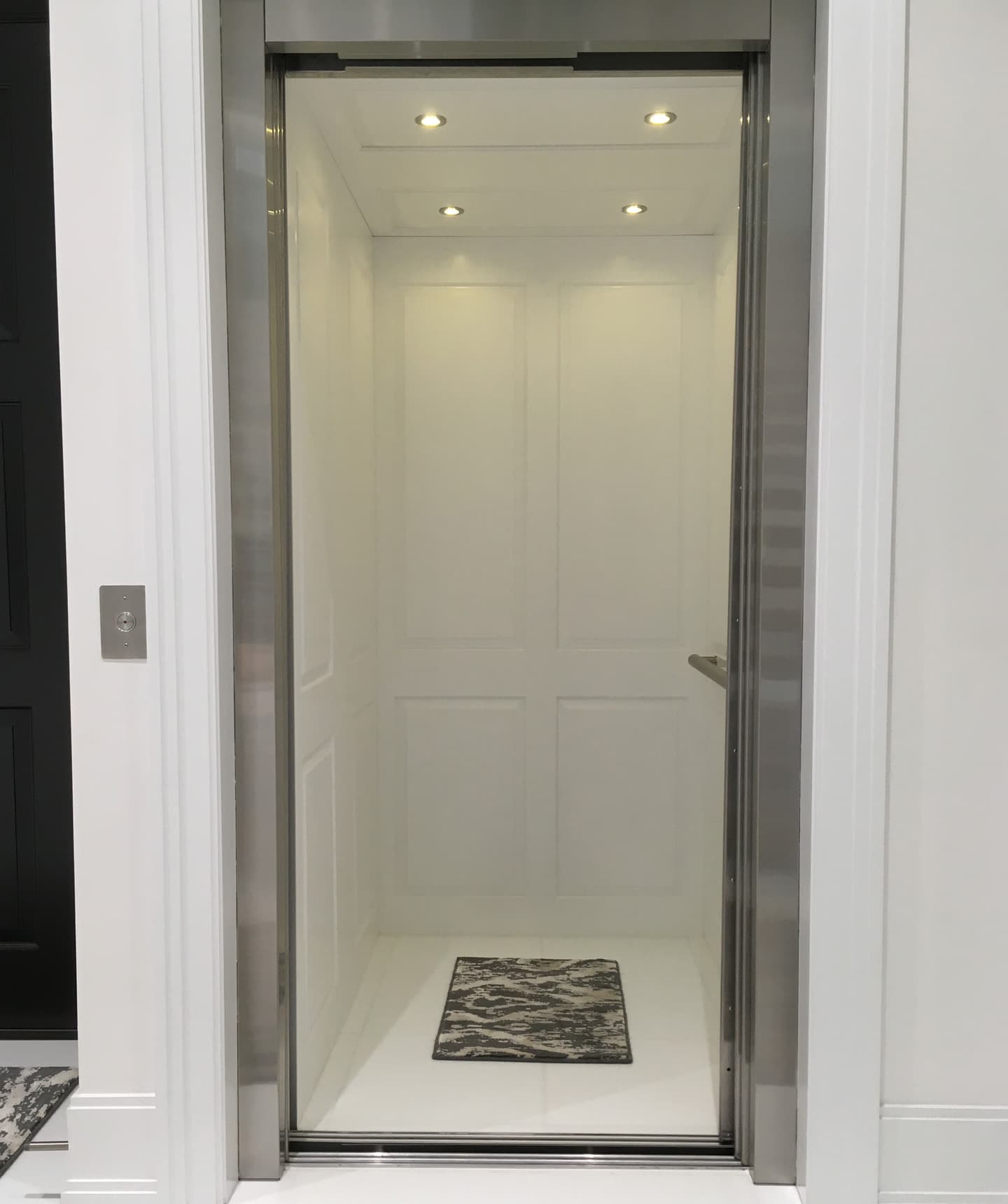 Eclipse residential elevator