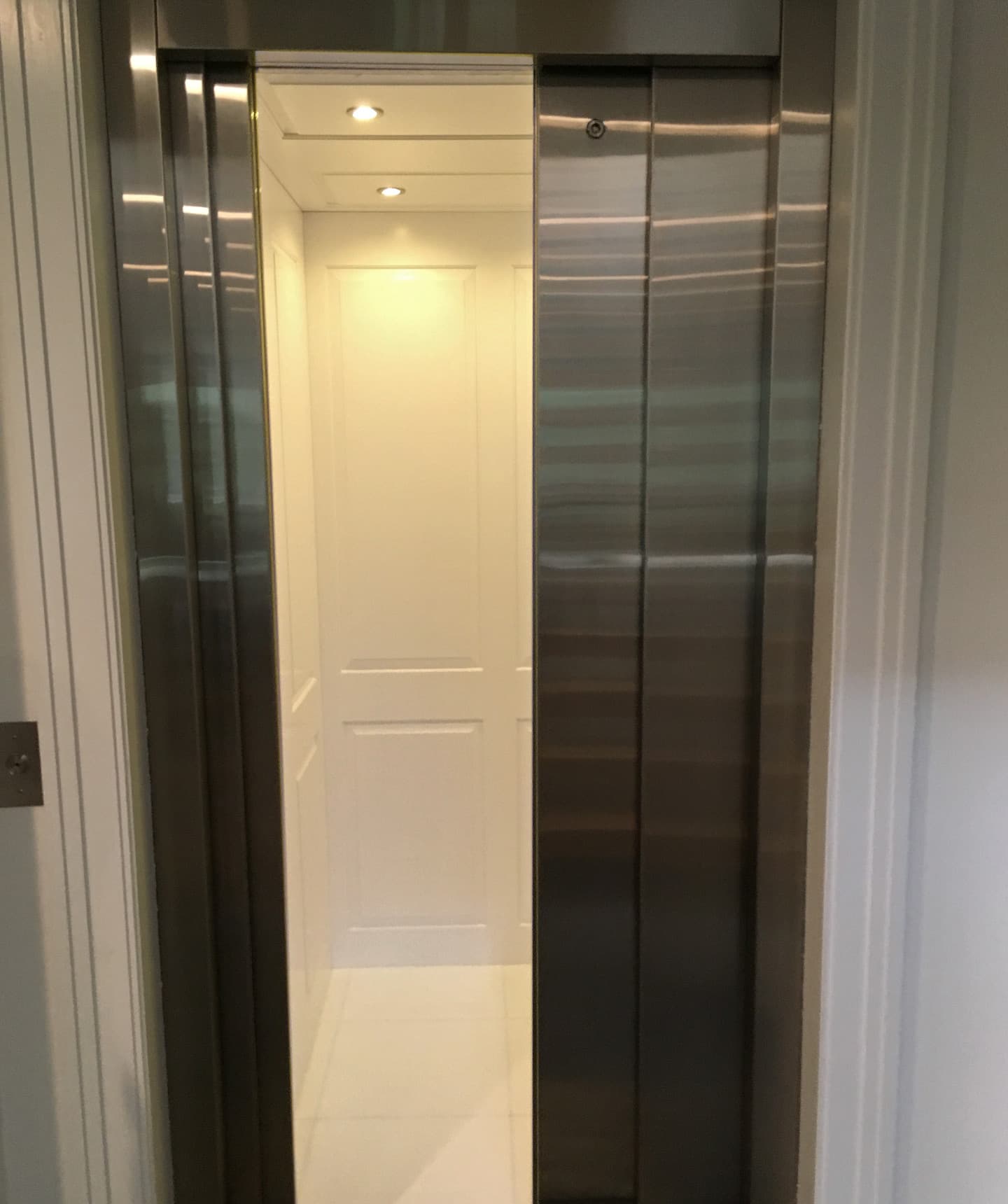 Infinity hydraulic home elevator