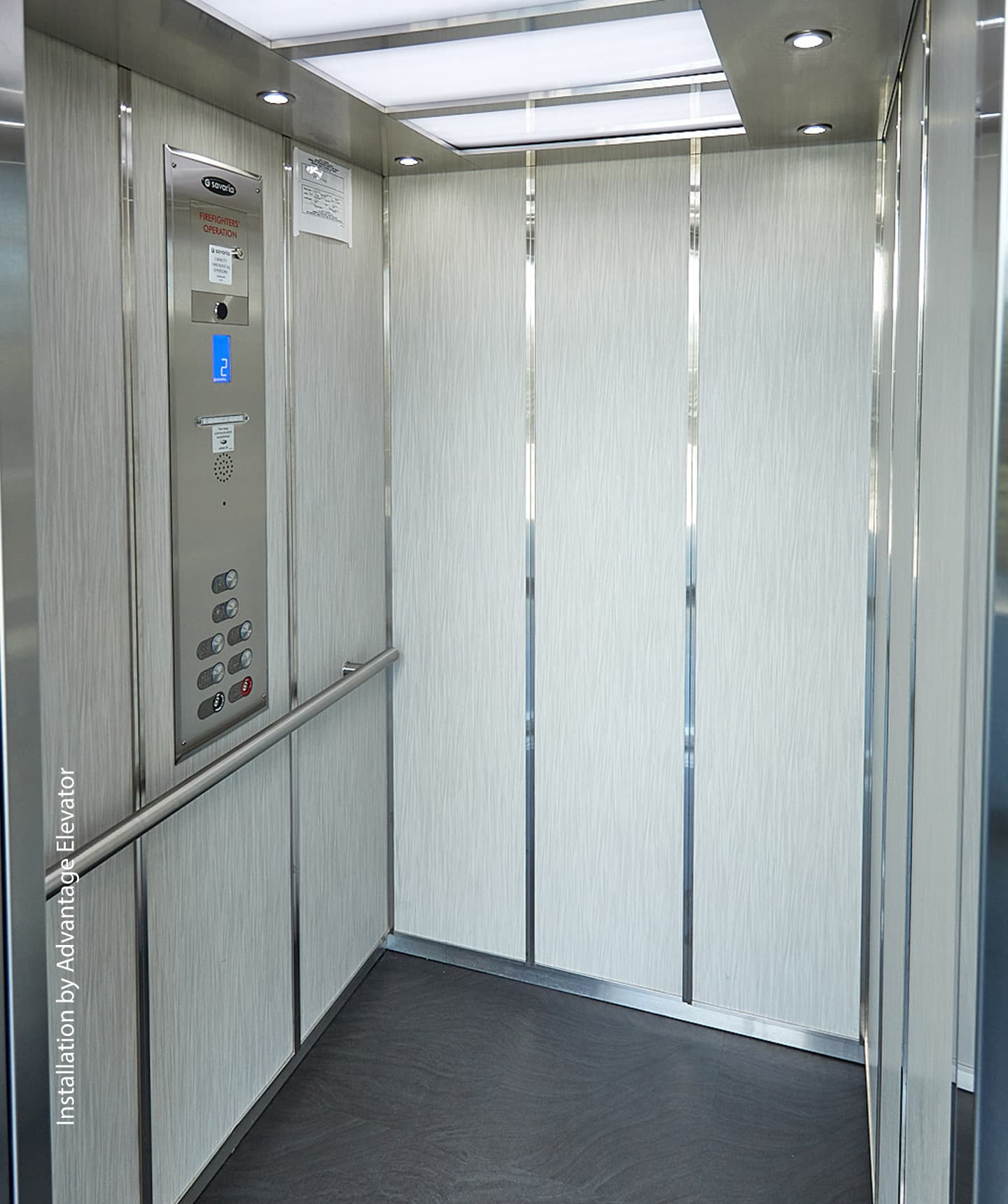 Orion LU/LA elevator for accessibility in public spaces