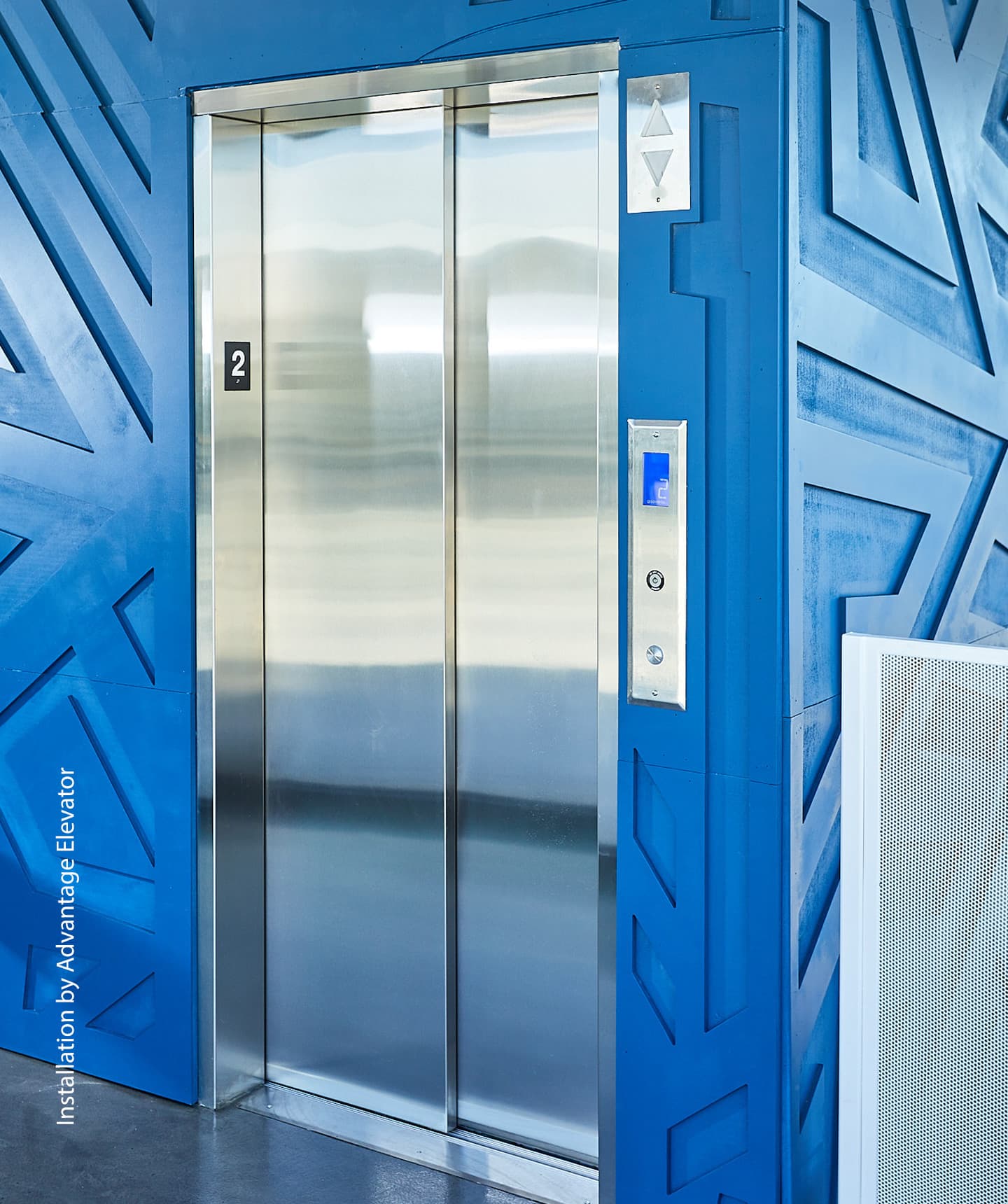 Orion MRL LU/LA elevator for low-rise commercial buildings