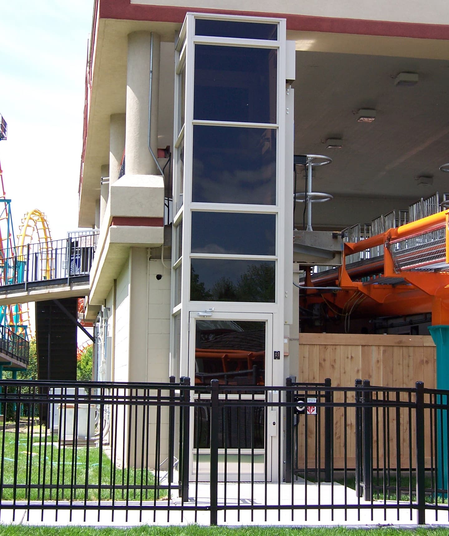 V-1504 enclosed wheelchair lift | Savaria Accessibility Products