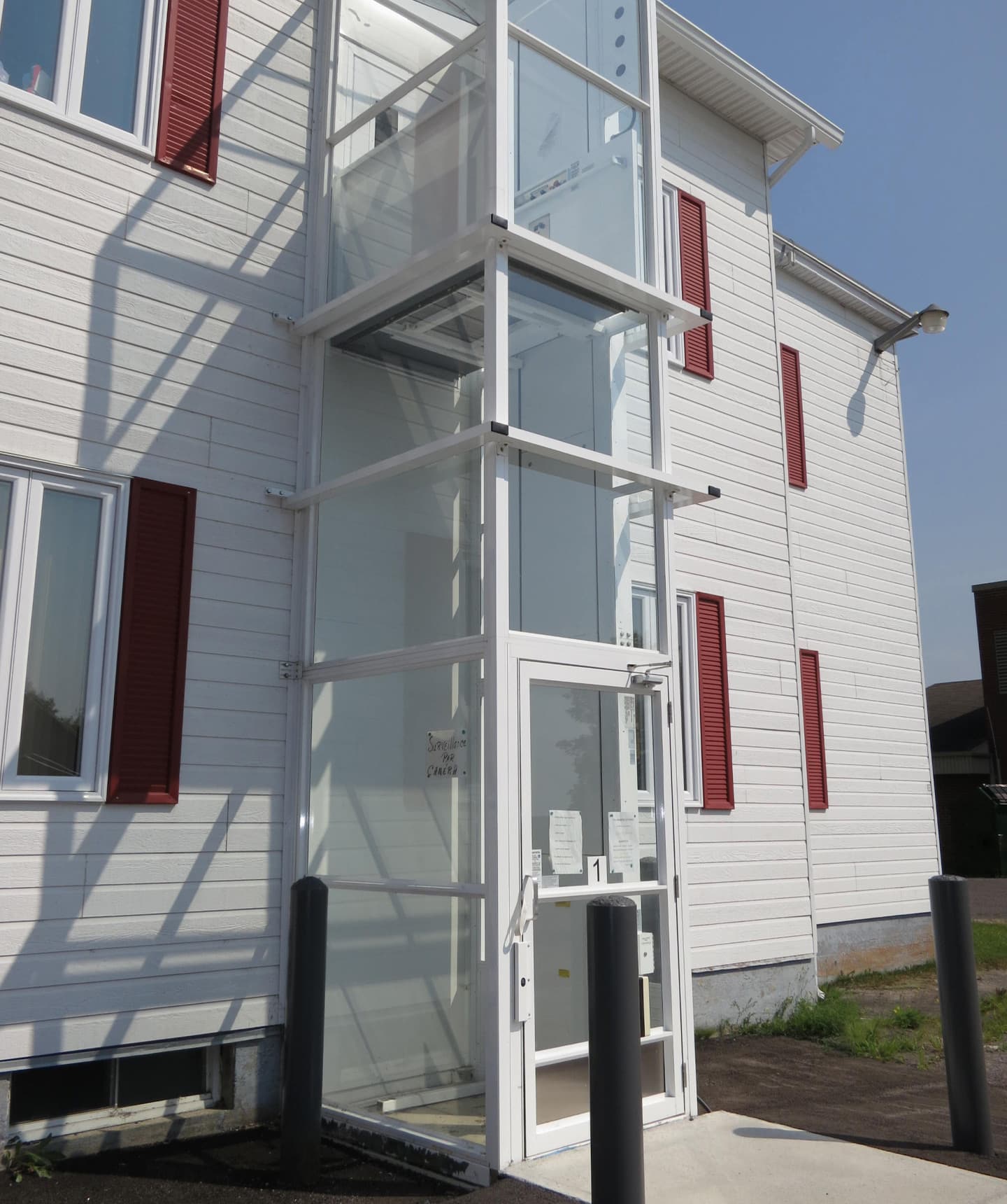 V-1504 enclosed wheelchair lift