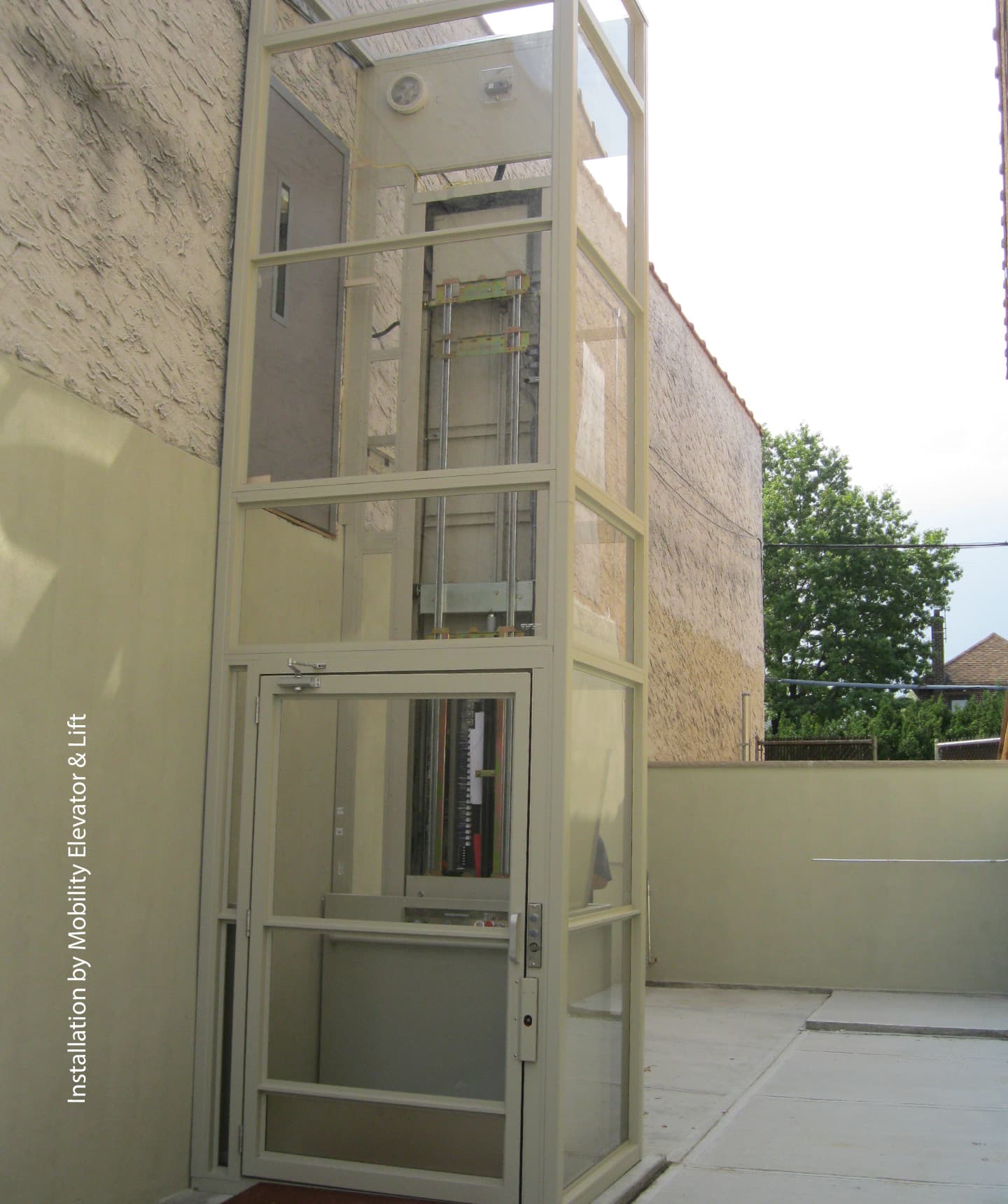 V-1504 enclosed wheelchair lift | Savaria Accessibility Products